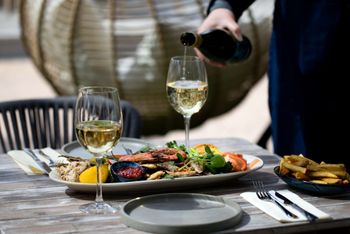 Food and Drink - Ship Inn